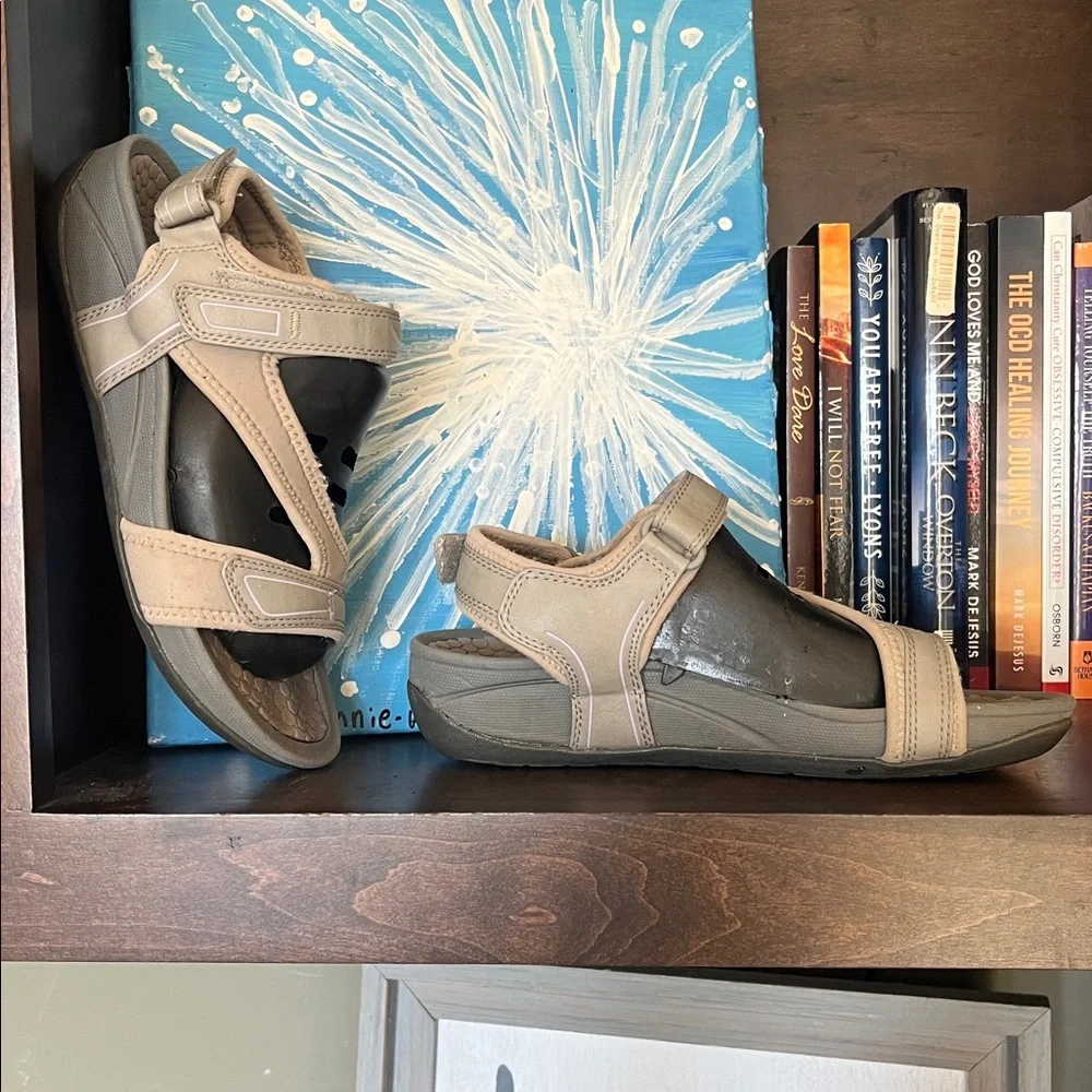 BareTraps | Shoes | Bare Traps Donnatella Comfy Sandals | Poshmark